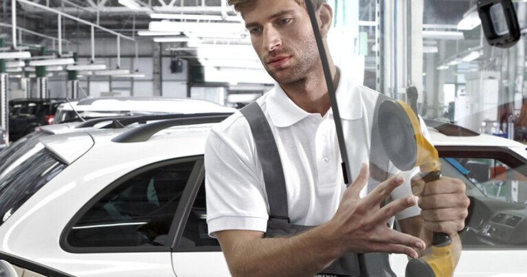 Fått steinsprut? Vi reparerer eller skifter rute for deg!